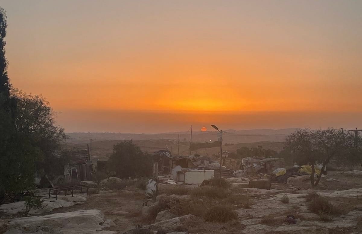 To Hold the Line: Sumud, Doikayt, and the Syntax of Shared Struggle